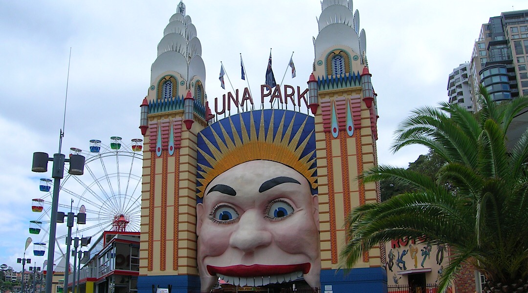 Life on the edge at Sydney’s amusement parks - Song Hotel Sydney Australia